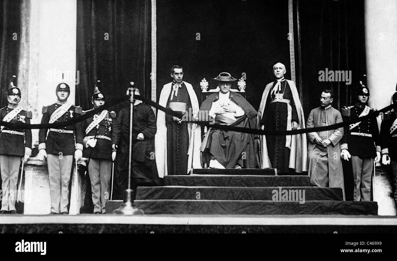 Pope Pius XI. at the performance of an opera in the Vatican, 1927 Stock ...
