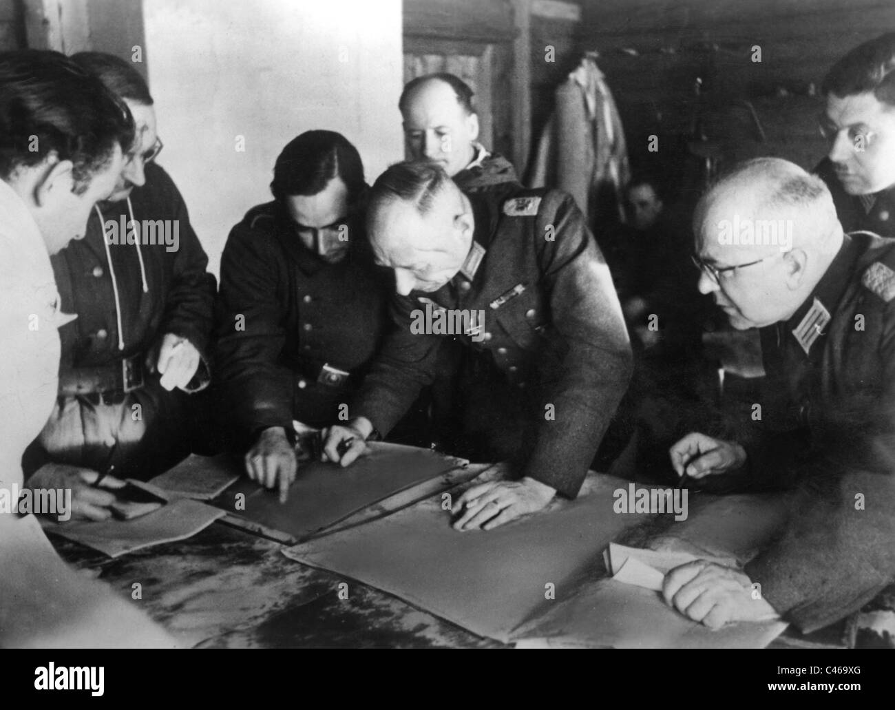 Second World War: German Wehrmacht fighting against partisans Stock ...