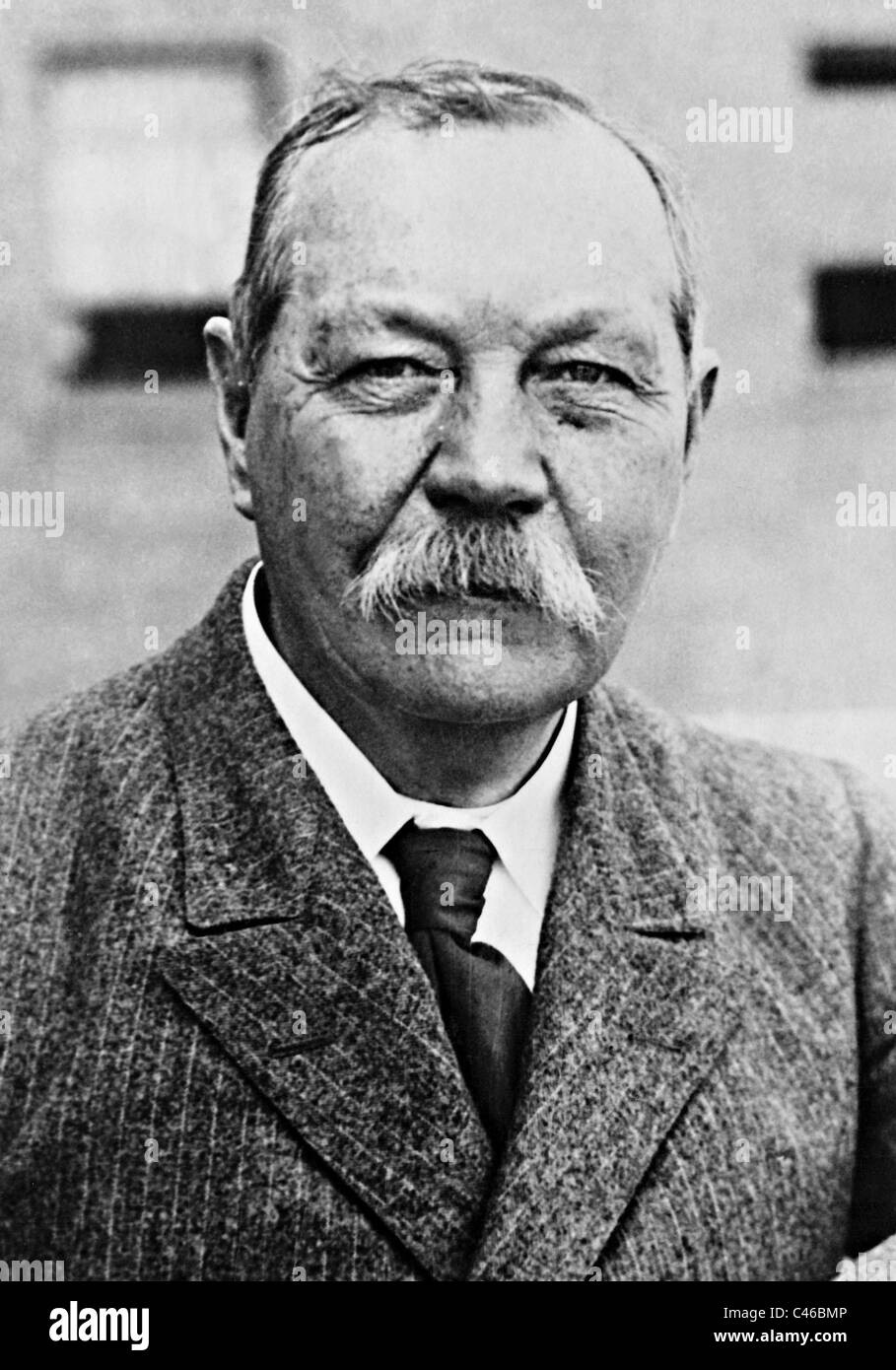 Sir arthur conan doyle Black and White Stock Photos & Images - Alamy