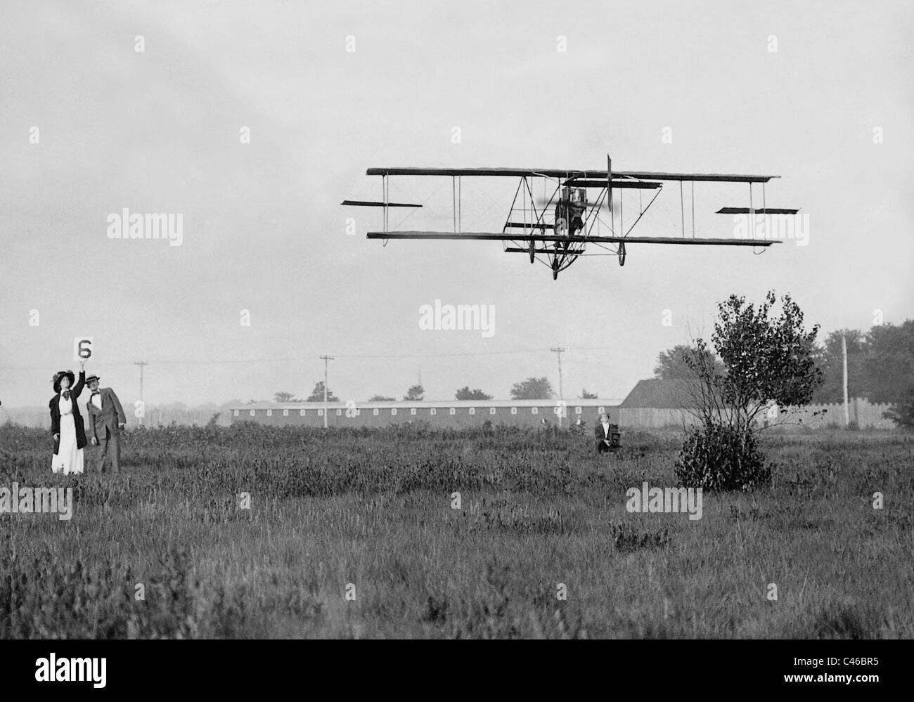 Glenn Curtiss on the flight to New York, 1910 Stock Photo - Alamy