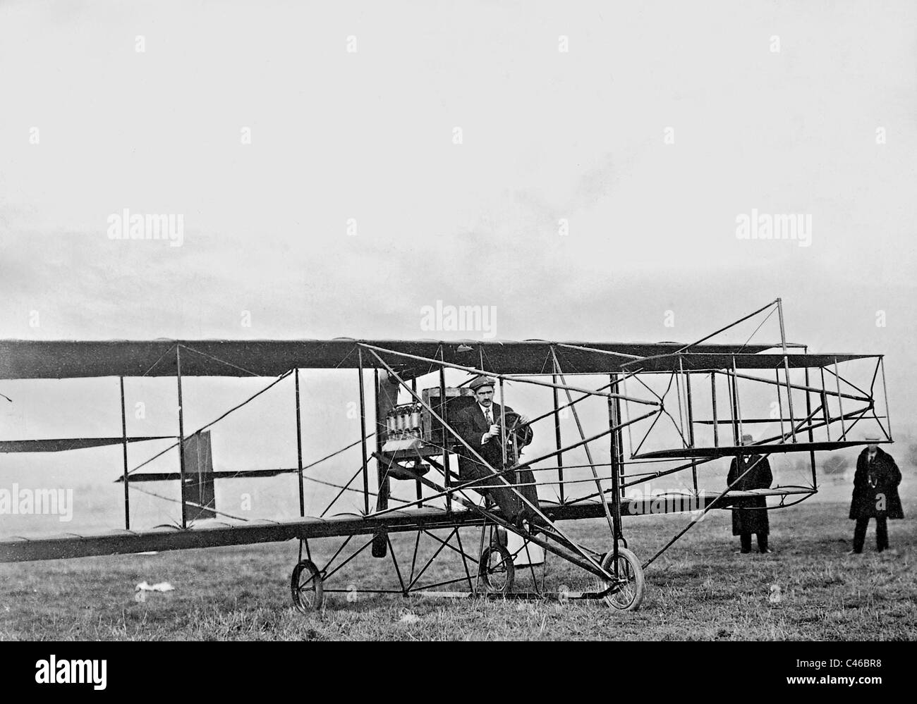 Glenn Curtiss in his plane, 1910 Stock Photo - Alamy