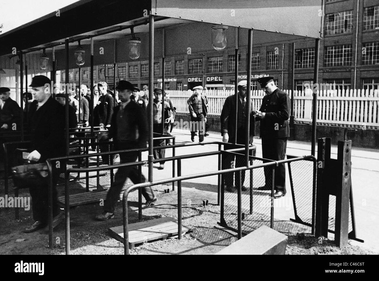 Factory workers 1930s hi-res stock photography and images - Alamy