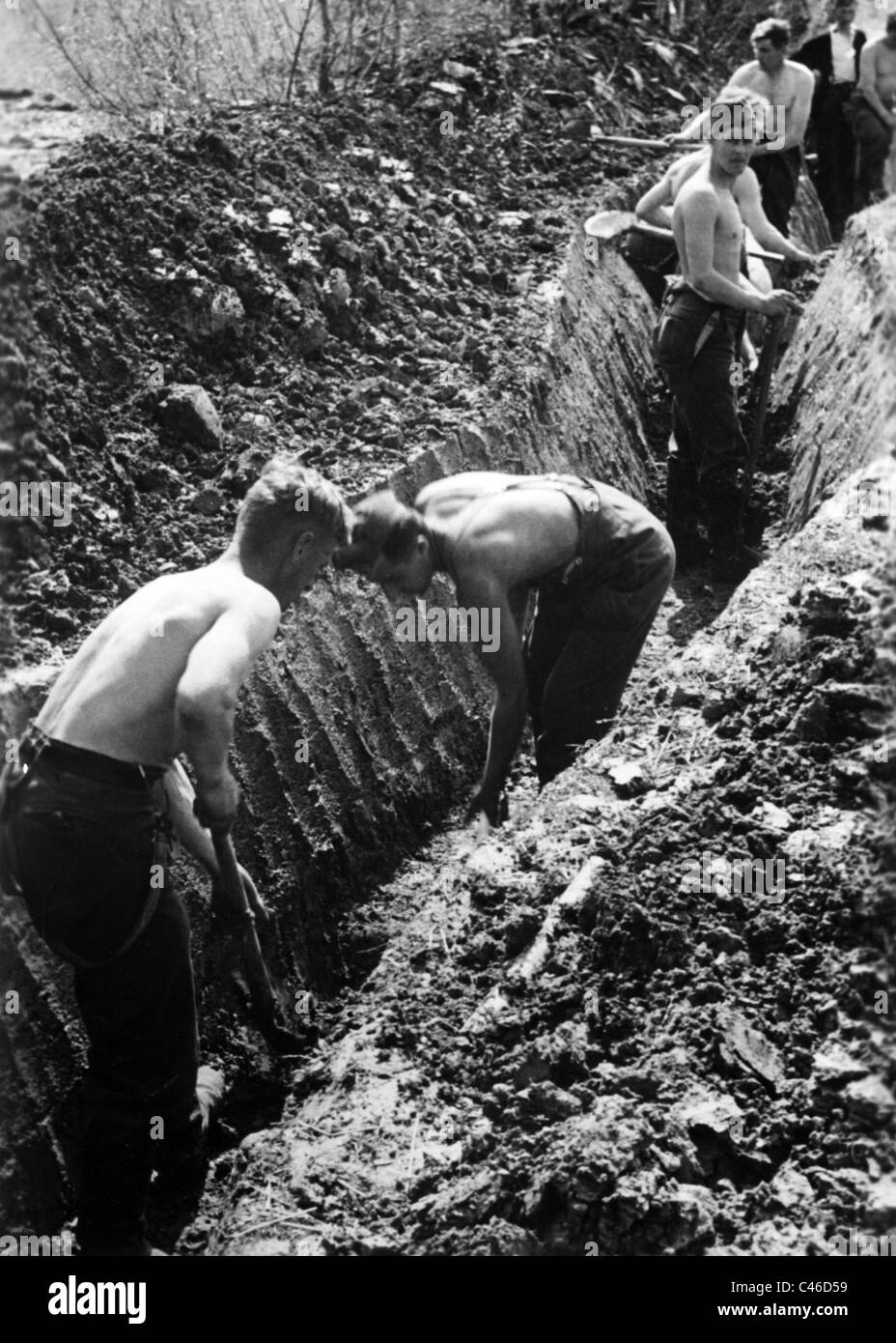 Second World War: Trench Warfare at the Eastern Front, , 1941-1945 ...