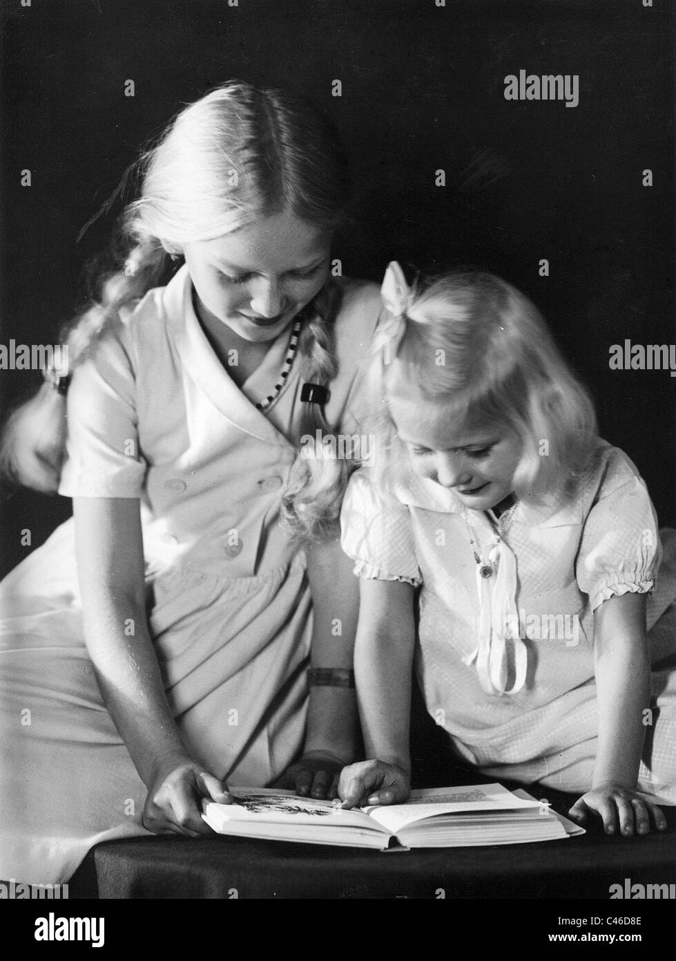 Reading two people Black and White Stock Photos & Images - Alamy