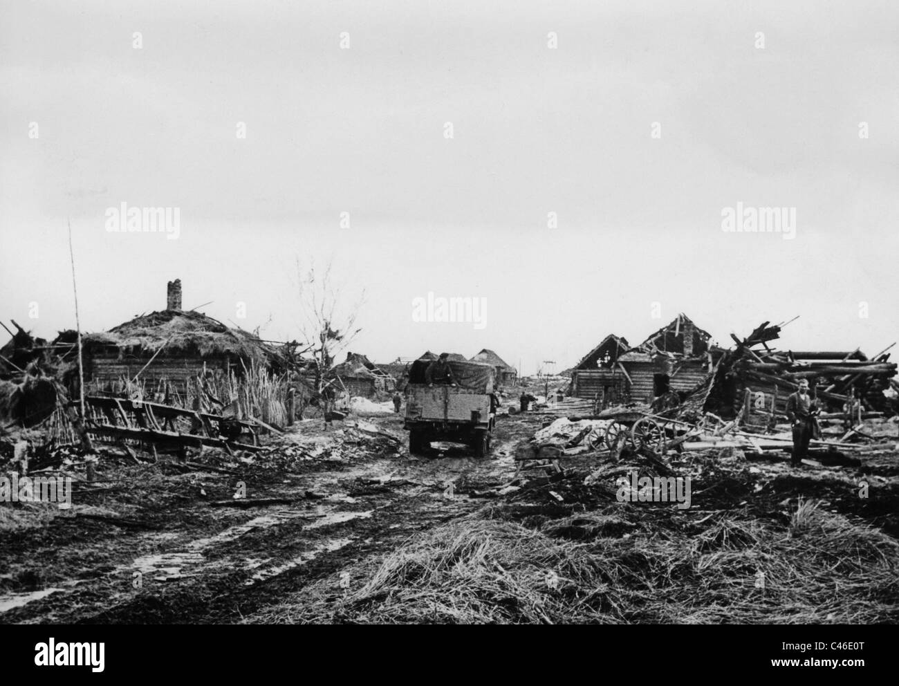 Second World War: Muddy and dusty roads and runways Stock Photo - Alamy