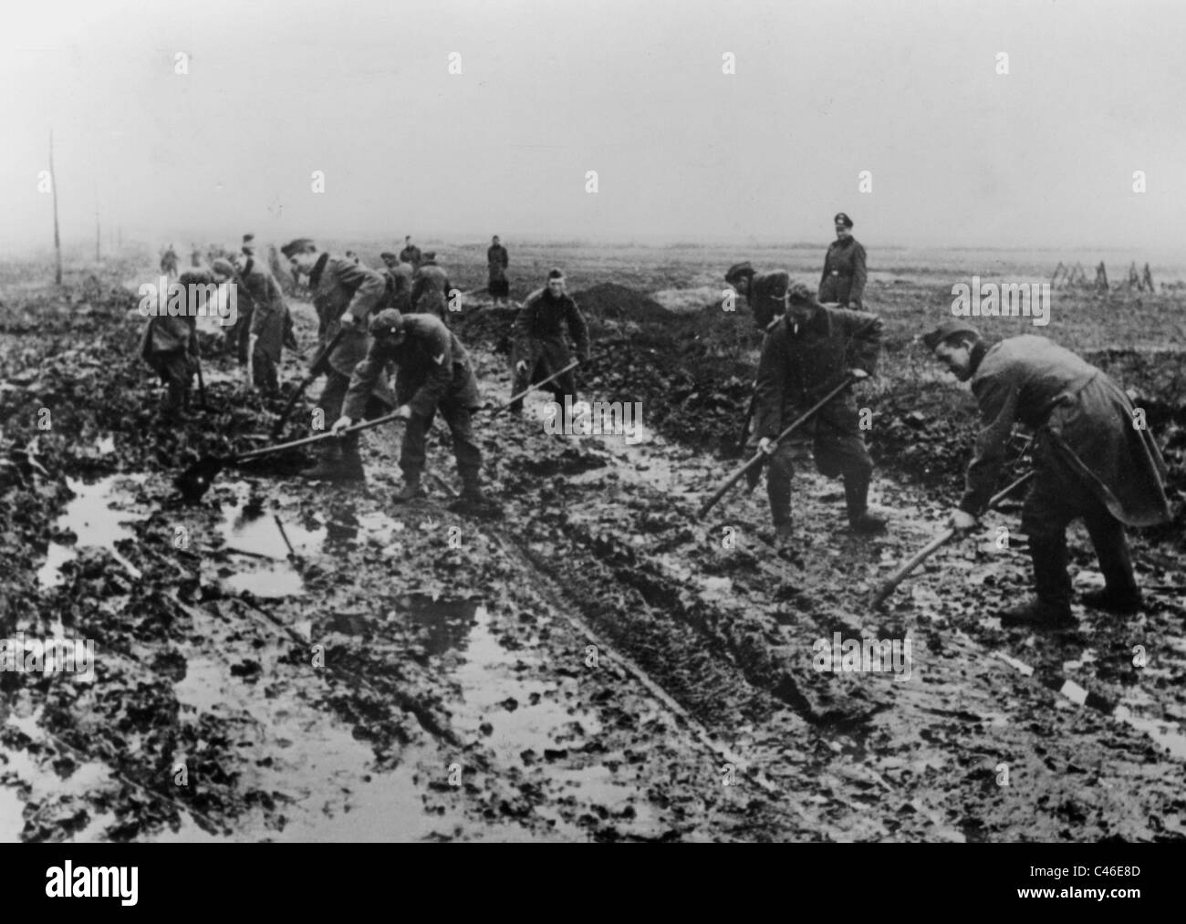 Second World War: Muddy and dusty roads and runways Stock Photo - Alamy