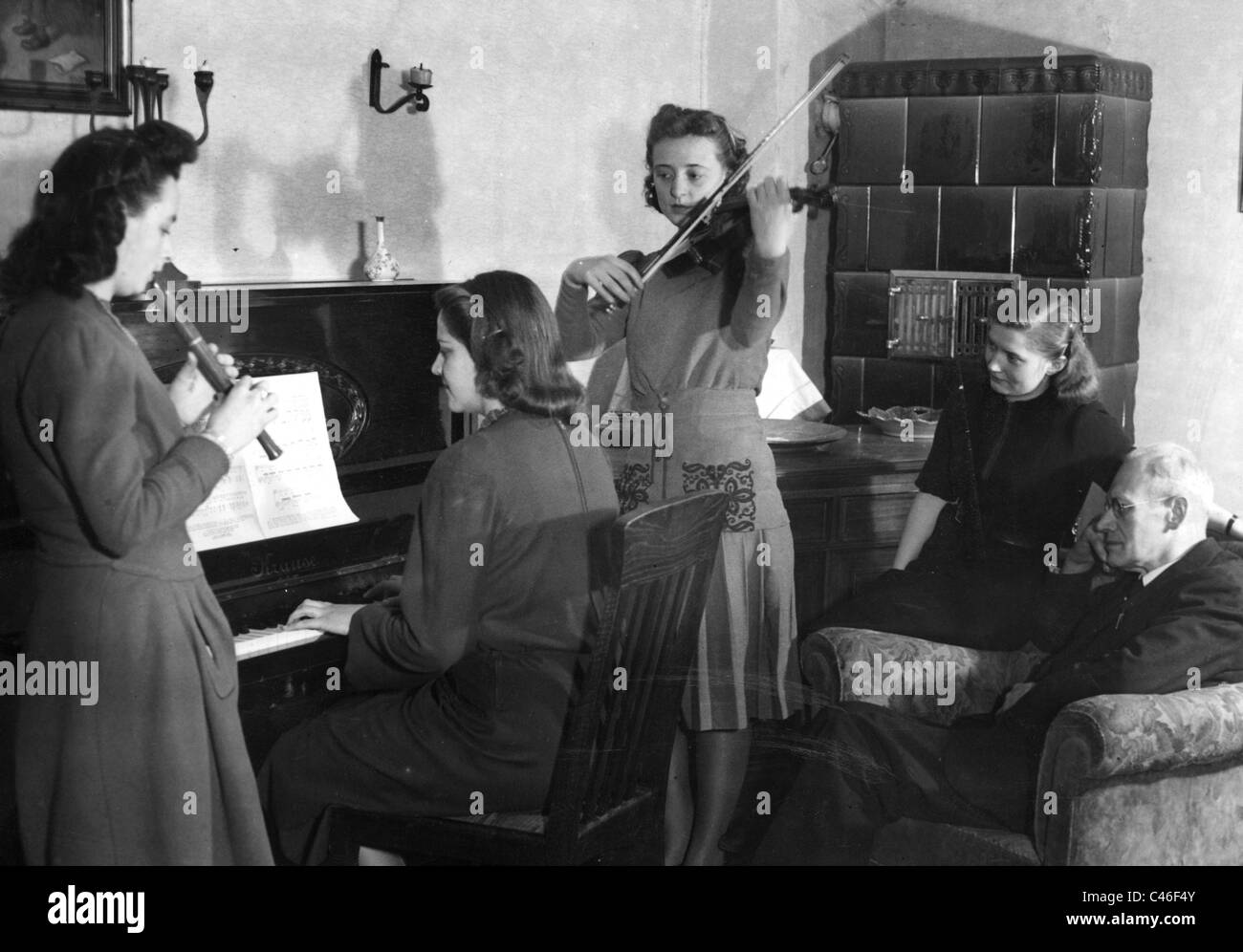 German entertainment hi-res stock photography and images - Alamy