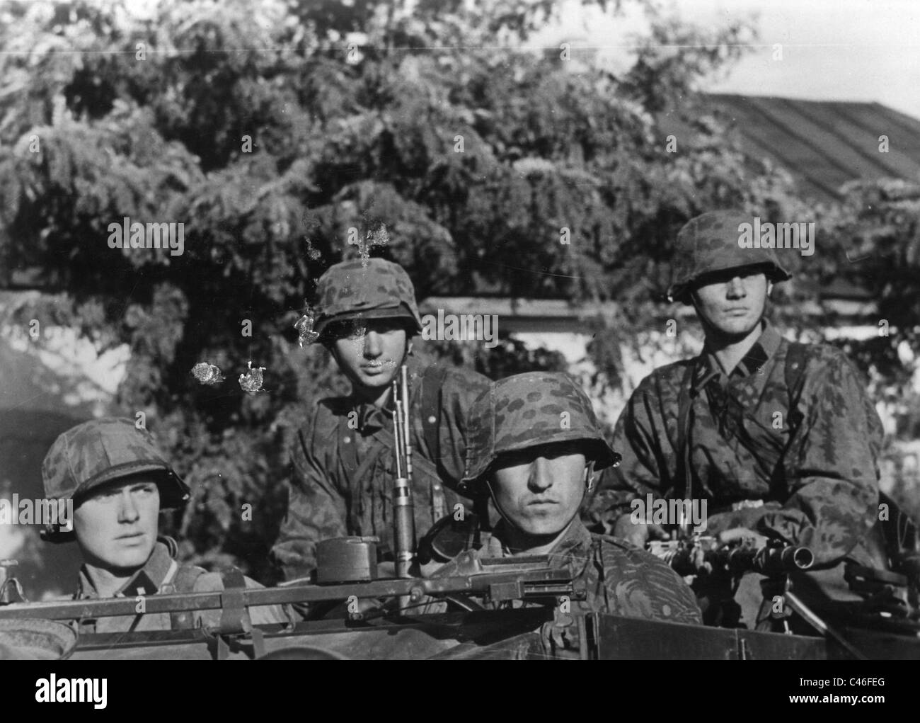 Waffen ss in action hi-res stock photography and images - Alamy