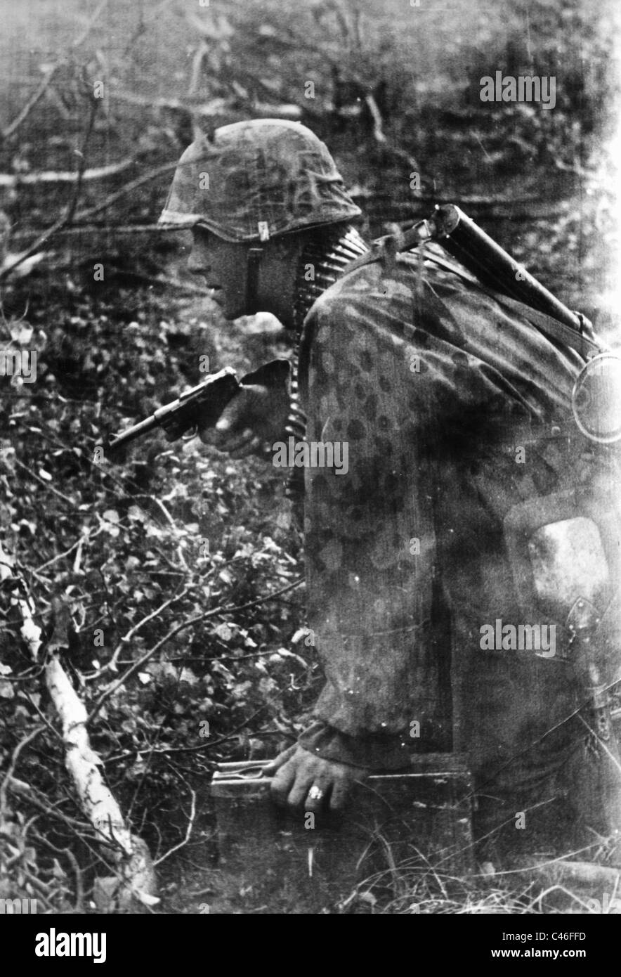 Second World War: German Waffen-SS in action Stock Photo - Alamy