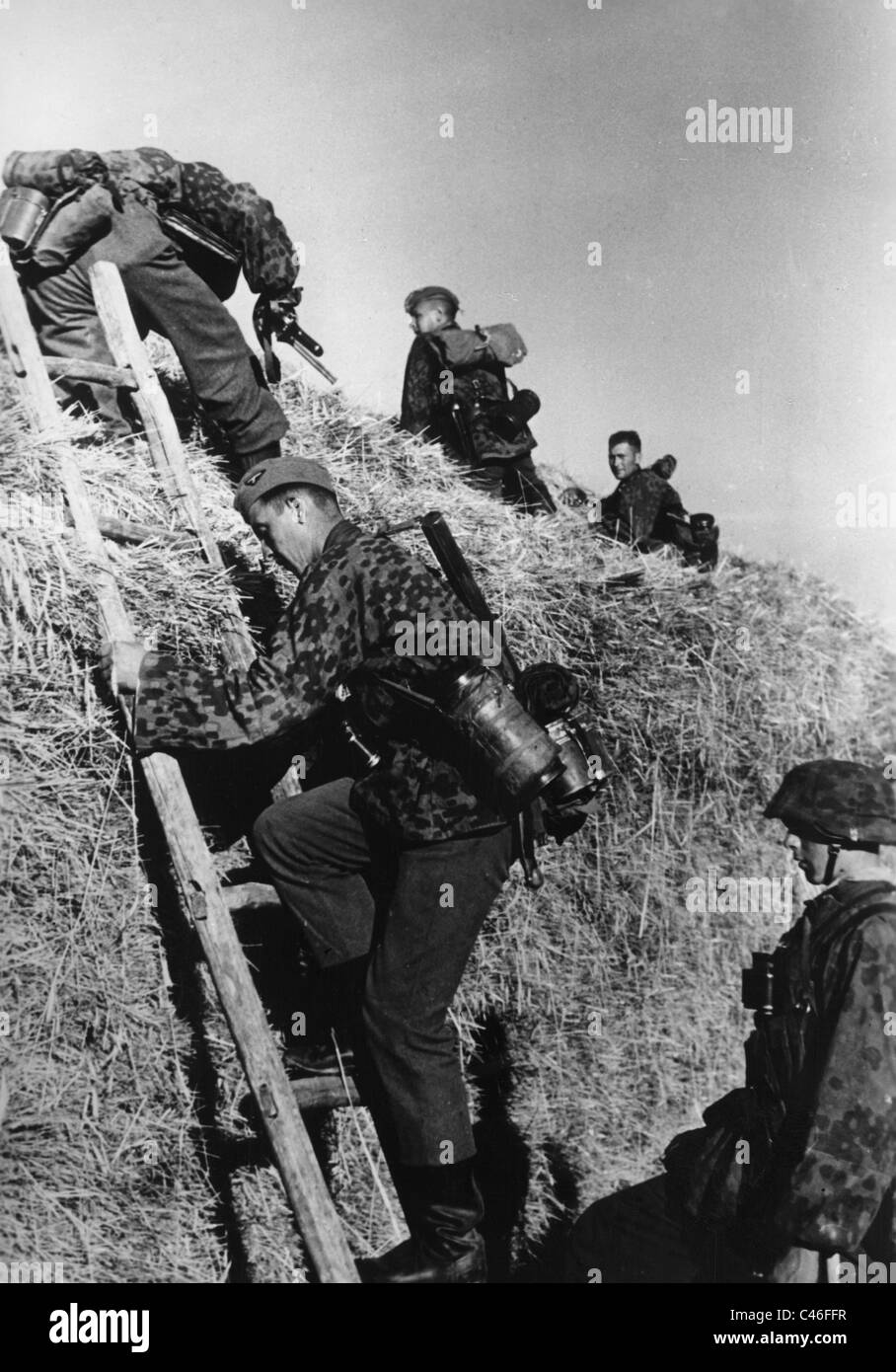 Second World War: German Waffen-SS in action Stock Photo - Alamy