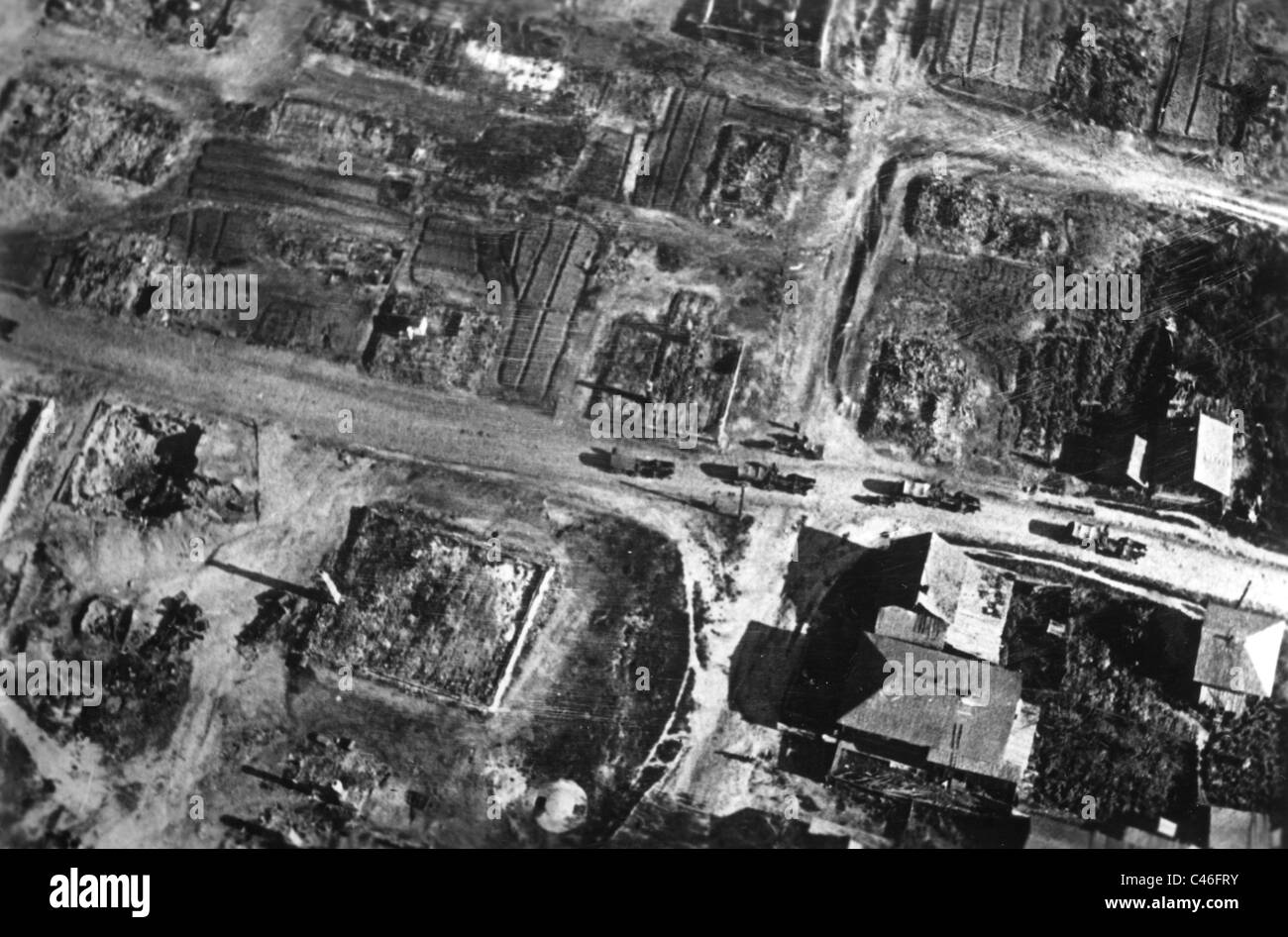 World war destroyed cities in Black and White Stock Photos & Images - Alamy