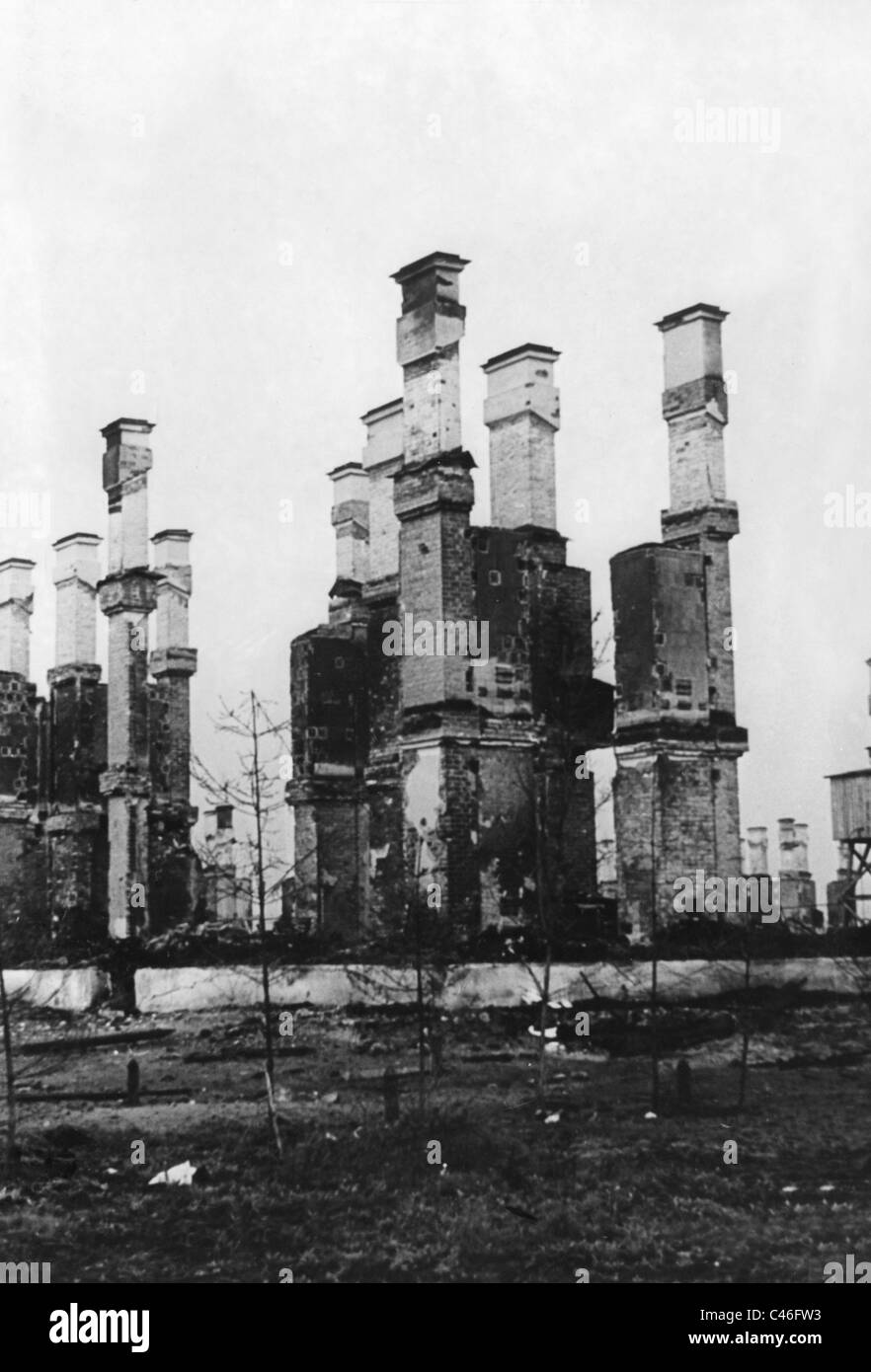 World war destroyed cities in Black and White Stock Photos & Images - Alamy