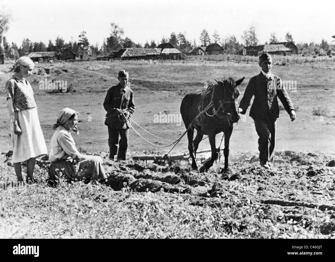 Second World War, Russian Civil Population: Agriculture, Villagers ...