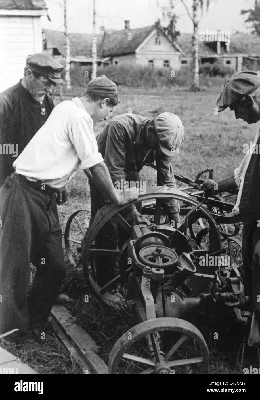 Second World War, Russian Civil Population: Agriculture, Villagers ...