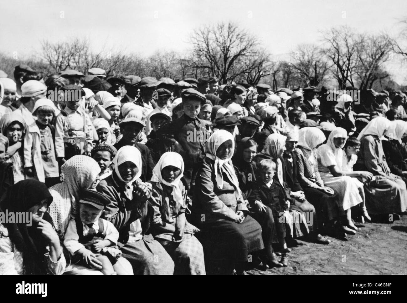 Second World War, Russian Civil Population: Agriculture, Villagers ...