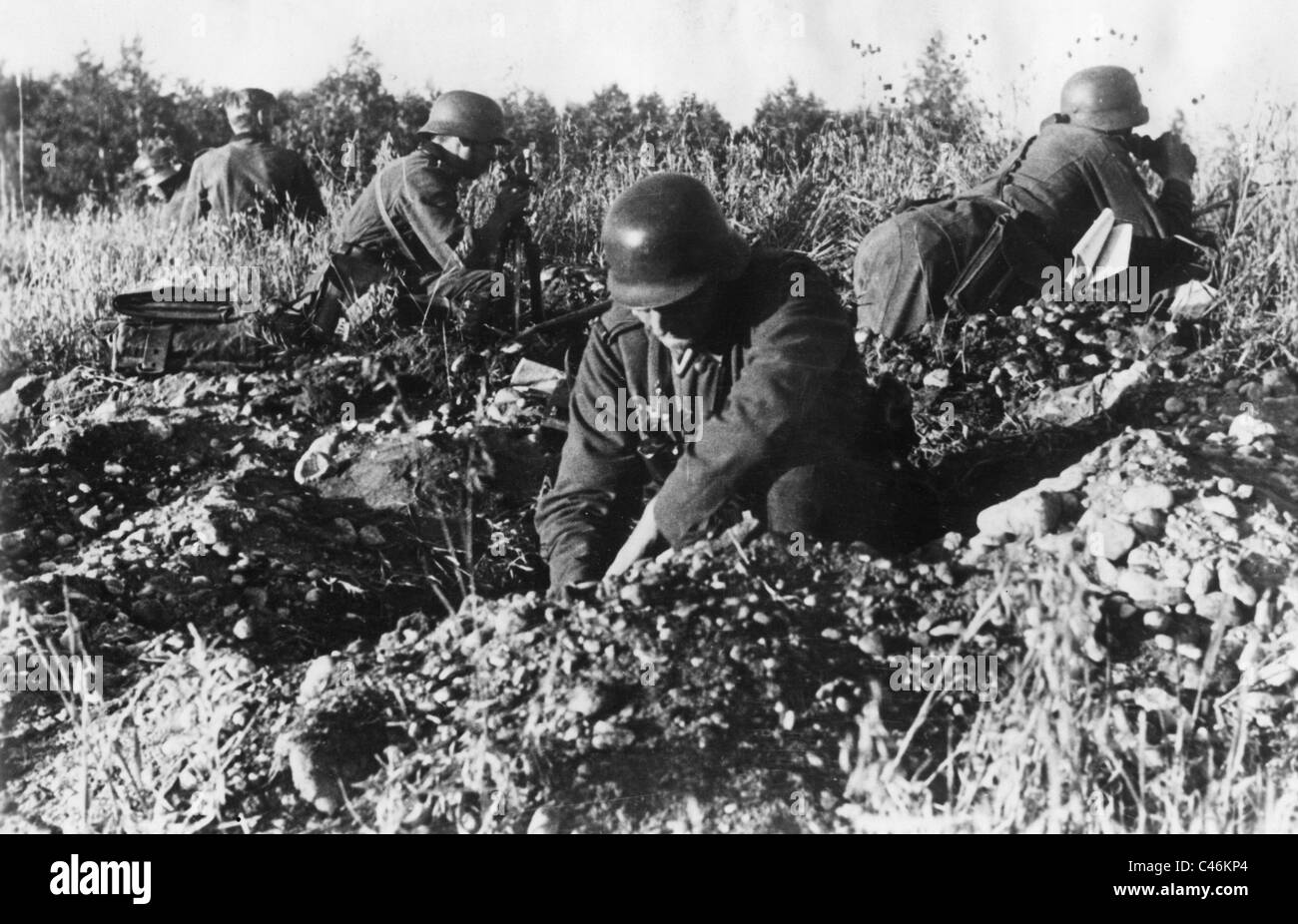 Second World War: Troops of German Army Group North advancing and ...