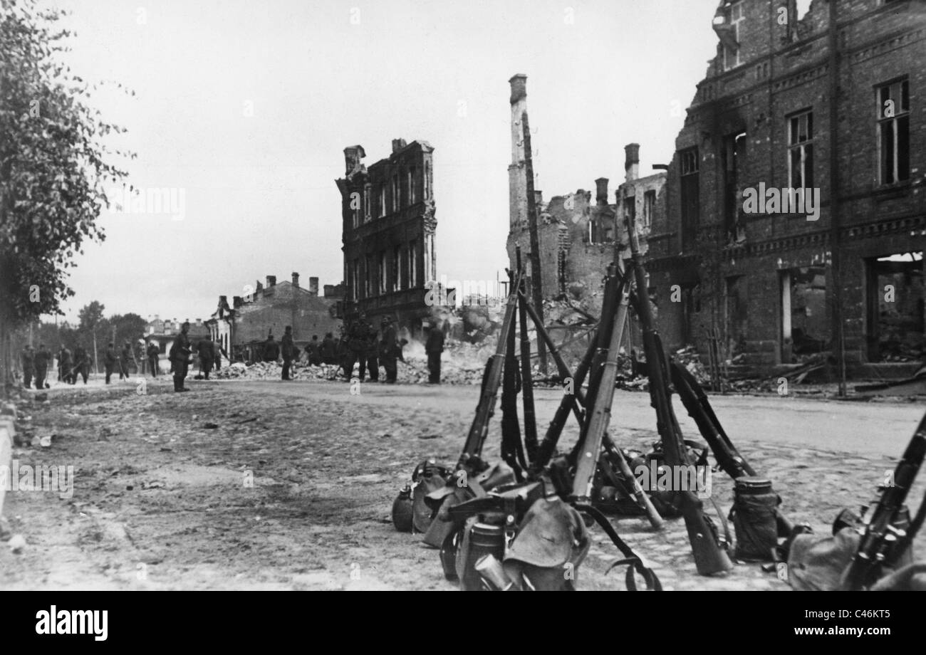 Second World War: Troops of German Army Group North advancing and ...