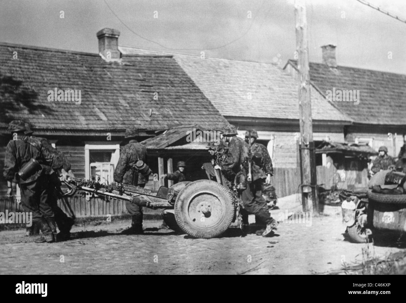 Second World War: Troops of German Army Group North advancing and ...