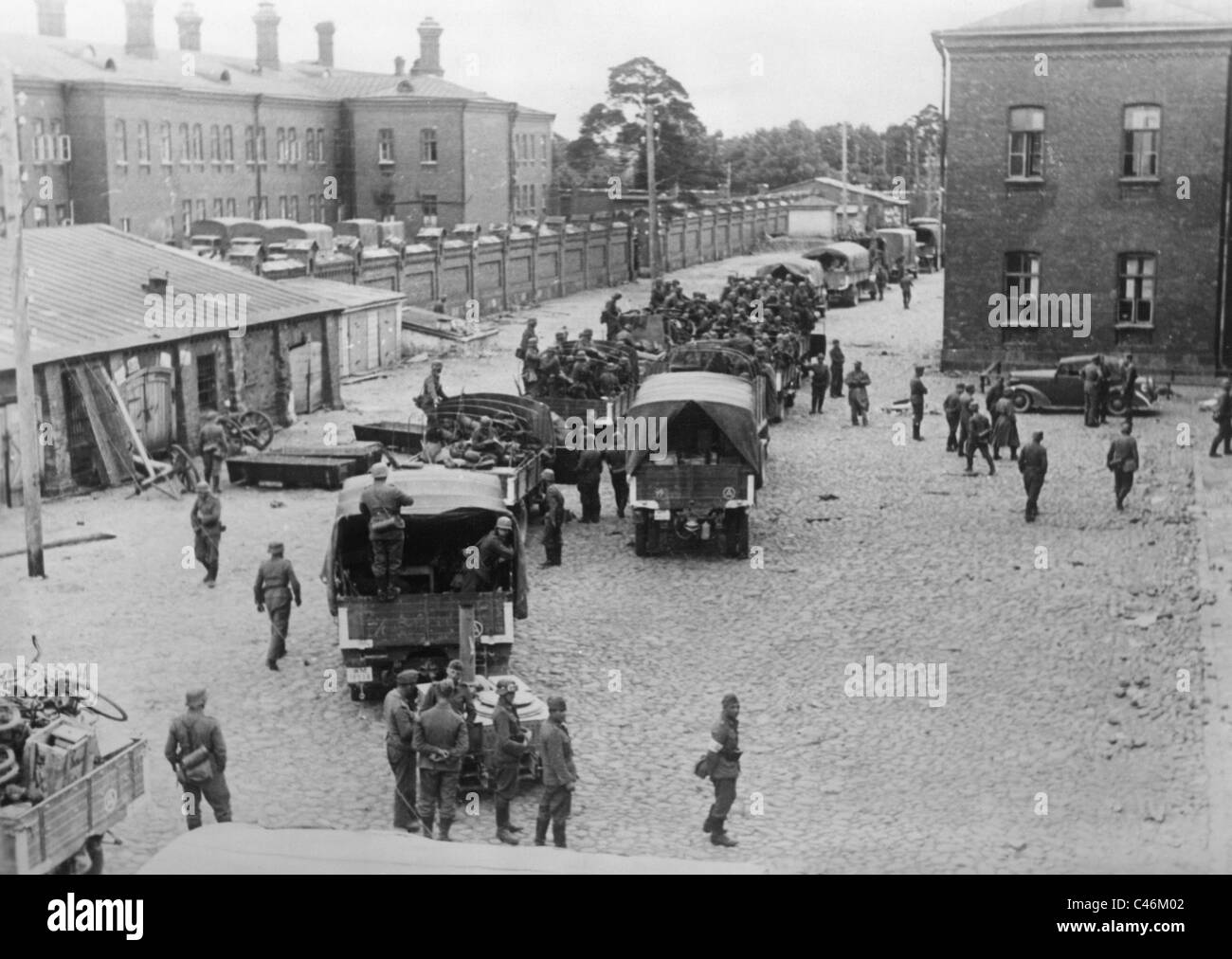 Second World War: Troops of German Army Group North advancing and ...