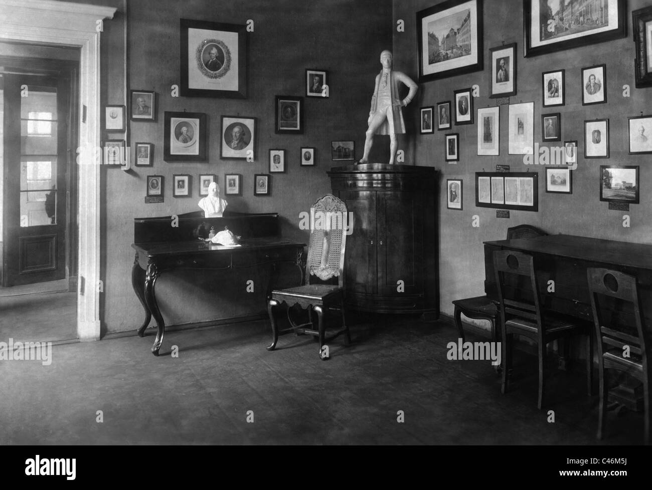 Lessing hi-res stock photography and images - Alamy