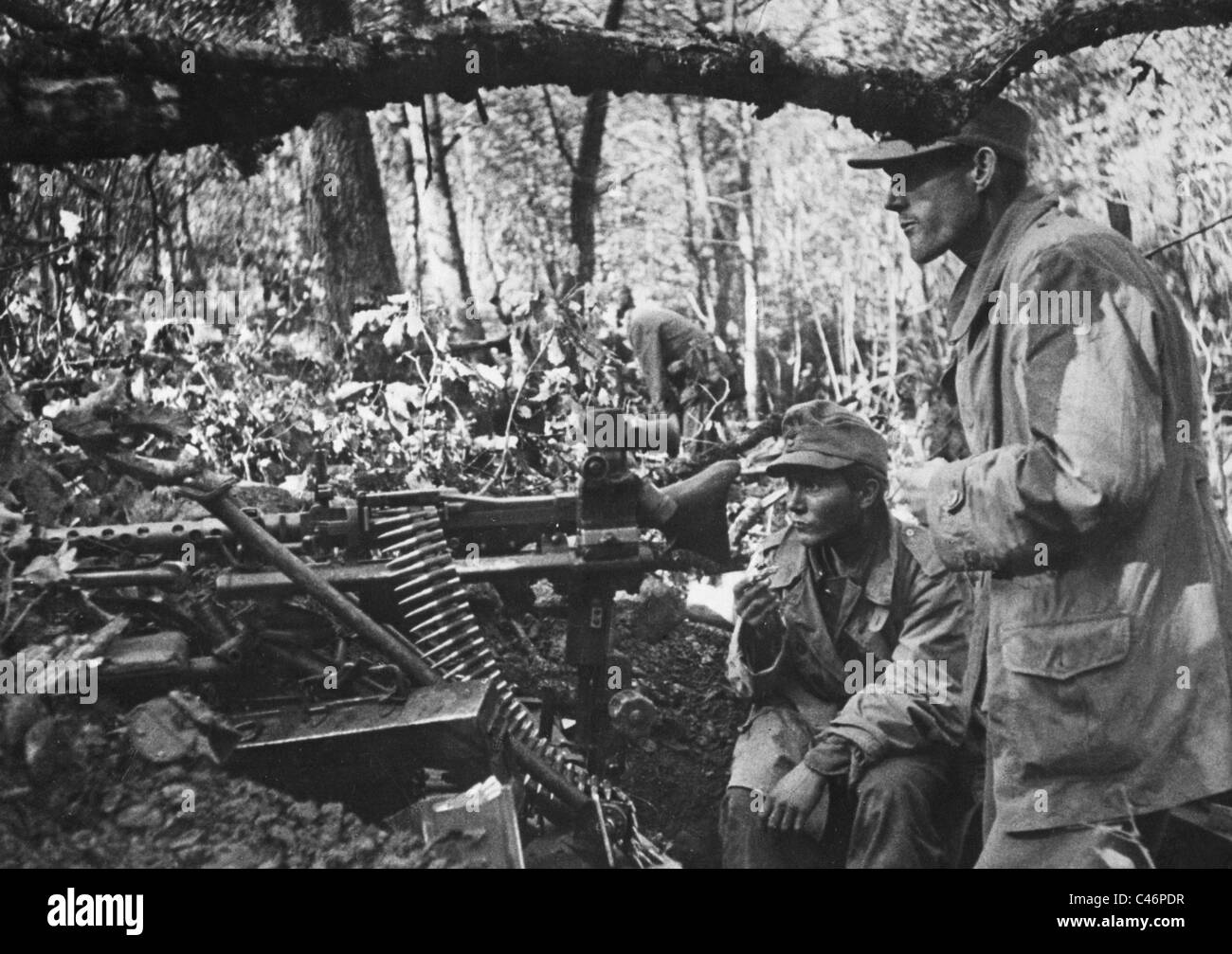 Soldiers manning a machine gun in the advance into the Caucasus ...