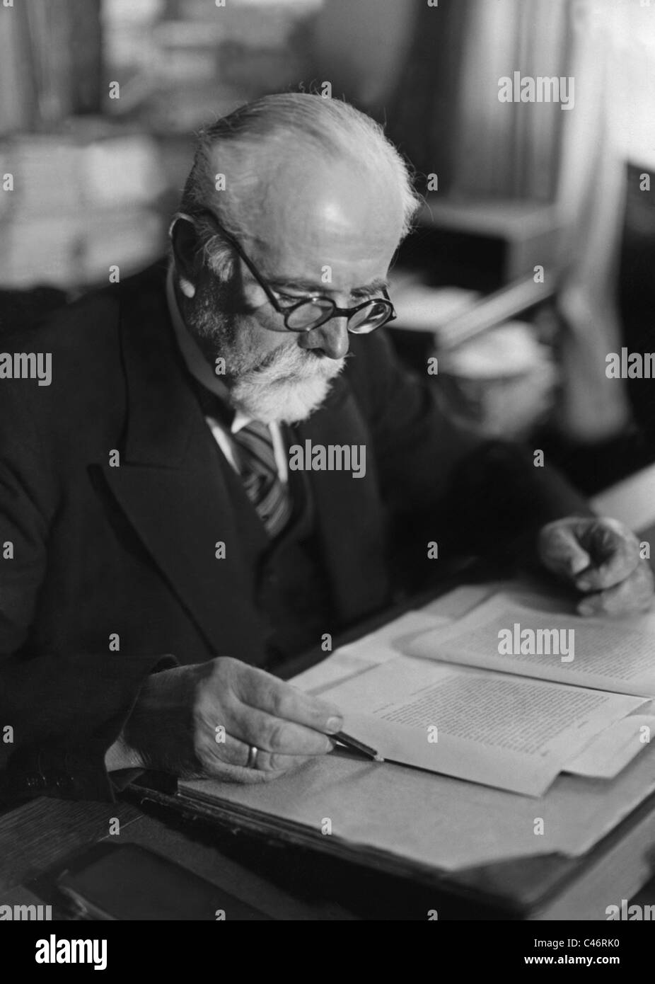 Dr erich prof Black and White Stock Photos & Images - Alamy