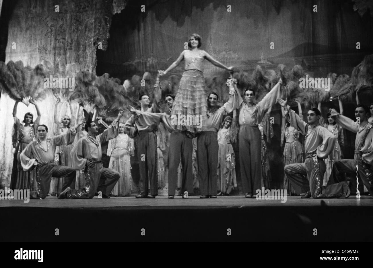 Mistinguett hi-res stock photography and images - Alamy