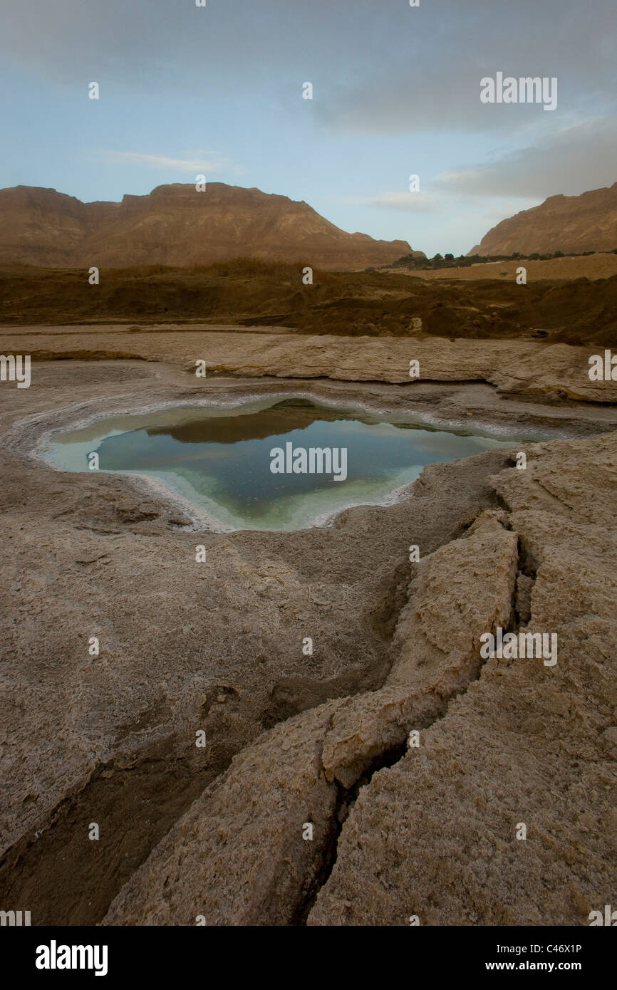 Photograph of the landscape of the Dead Sea Stock Photo - Alamy