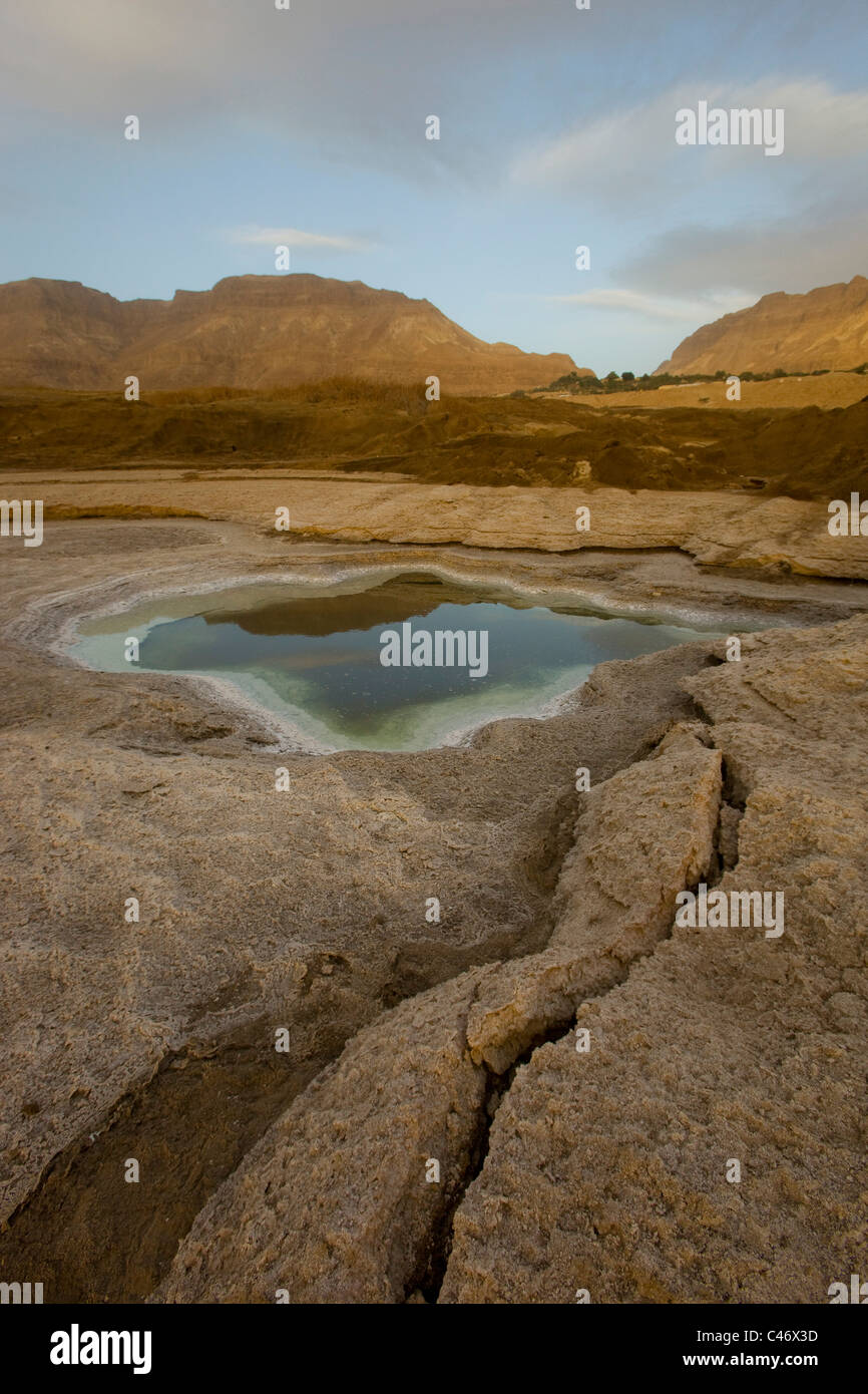 Photograph of the landscape of the Dead Sea Stock Photo - Alamy