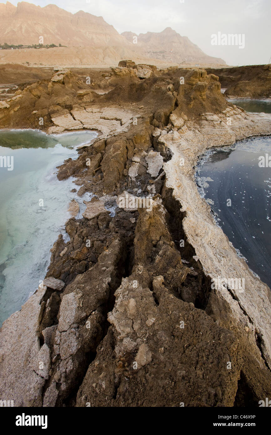 Photograph of the landscape of the Dead Sea Stock Photo - Alamy