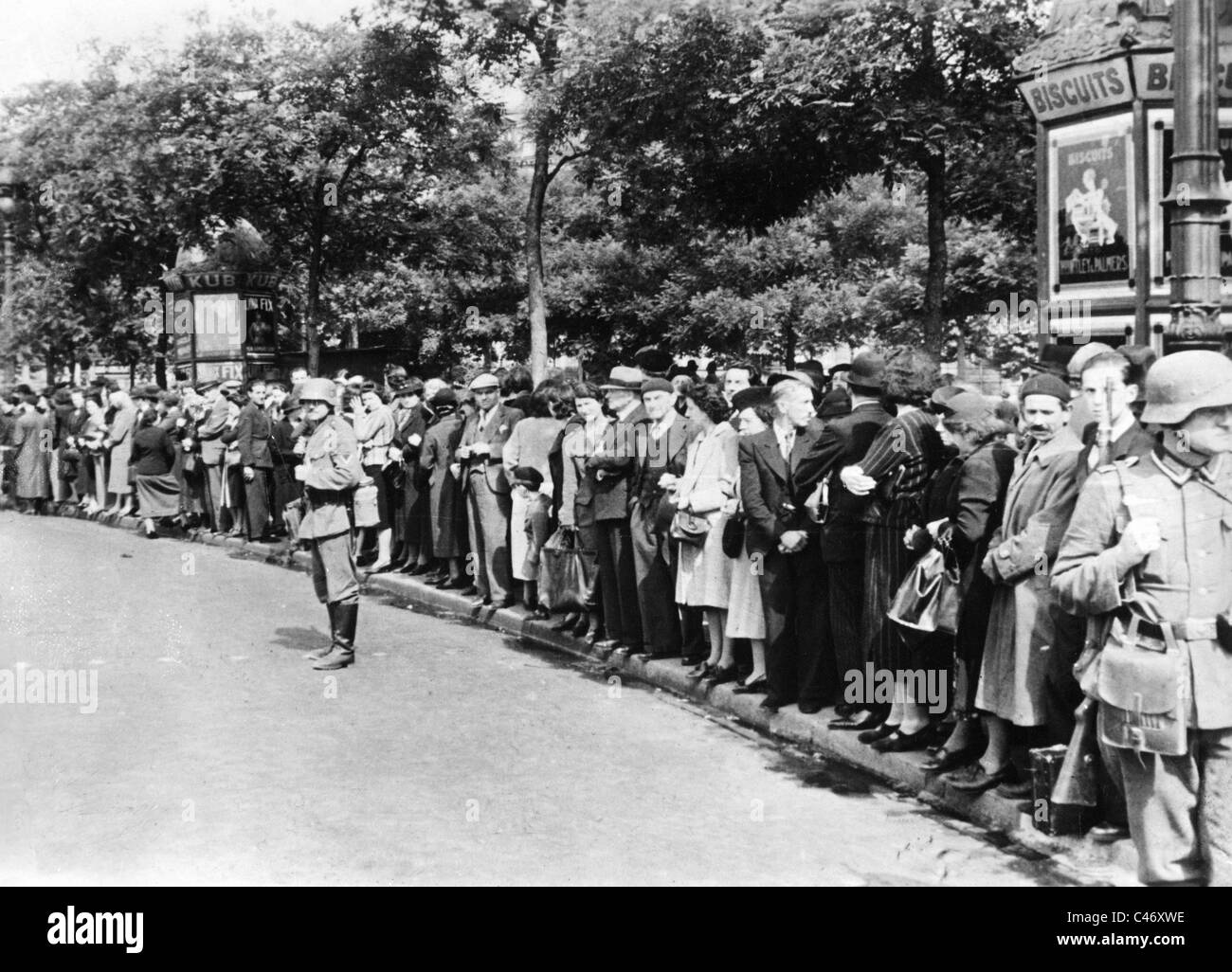 World war german marching paris hi-res stock photography and images - Alamy