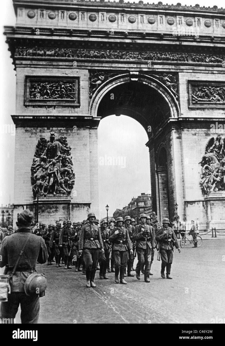 Second World War: German troops marching into Paris, 14.06.1940 Stock ...