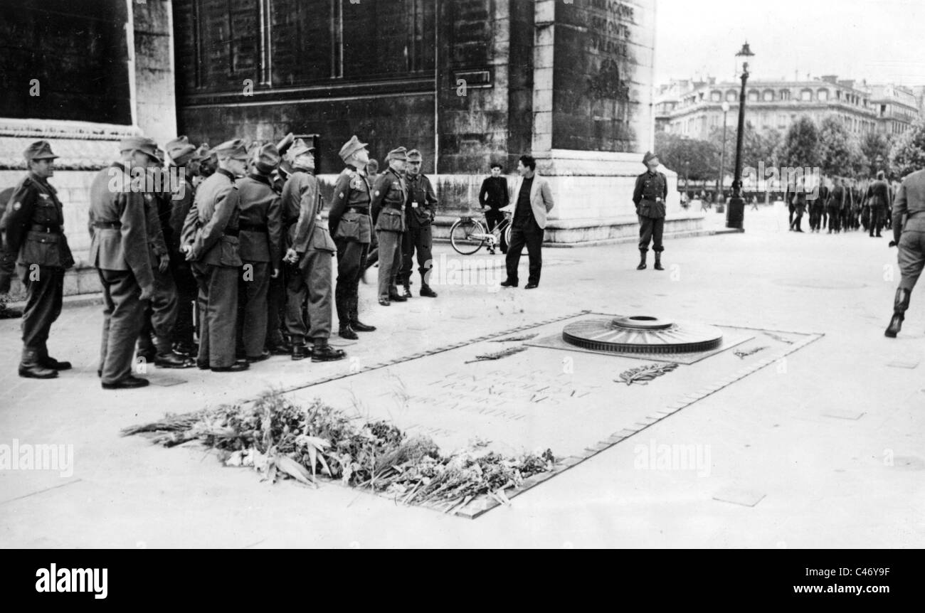 Second World War: Western Front. German soldiers in Paris, 1940 - 1944 ...