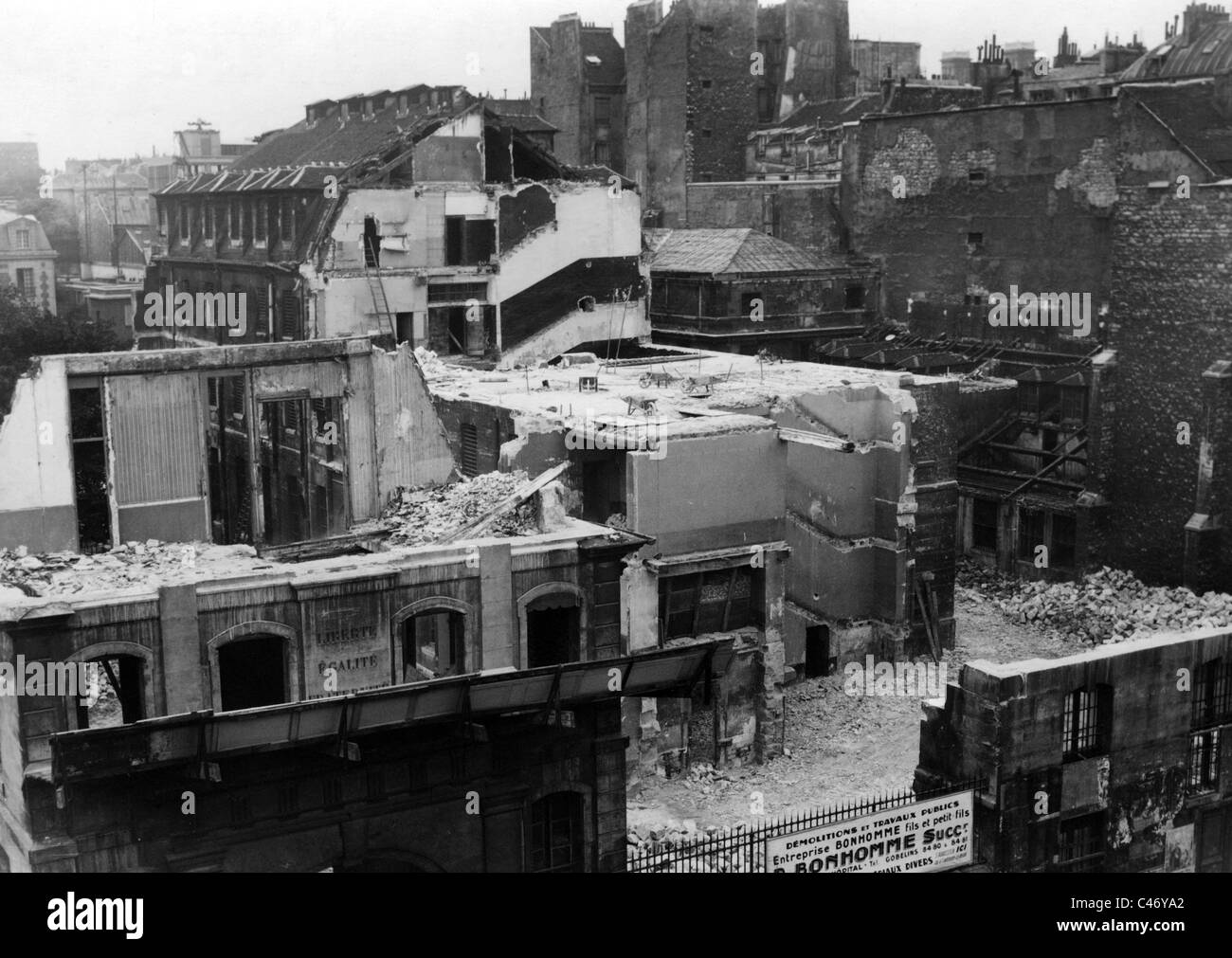 Second World War: Western Front. German soldiers in Paris, 1940 - 1944 ...