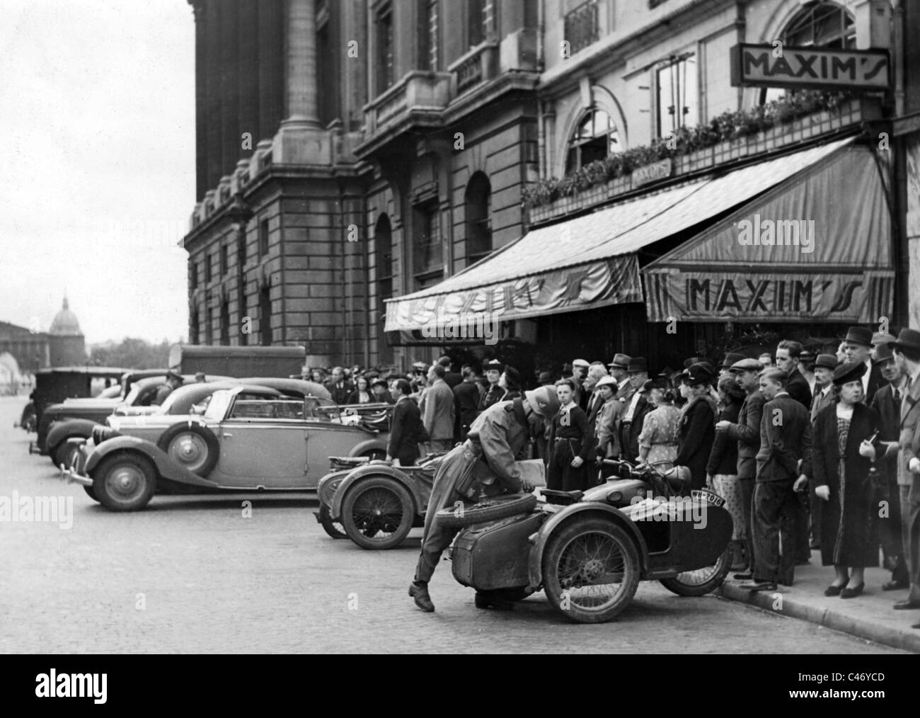Second World War: Western Front. German soldiers in Paris, 1940 - 1944 ...