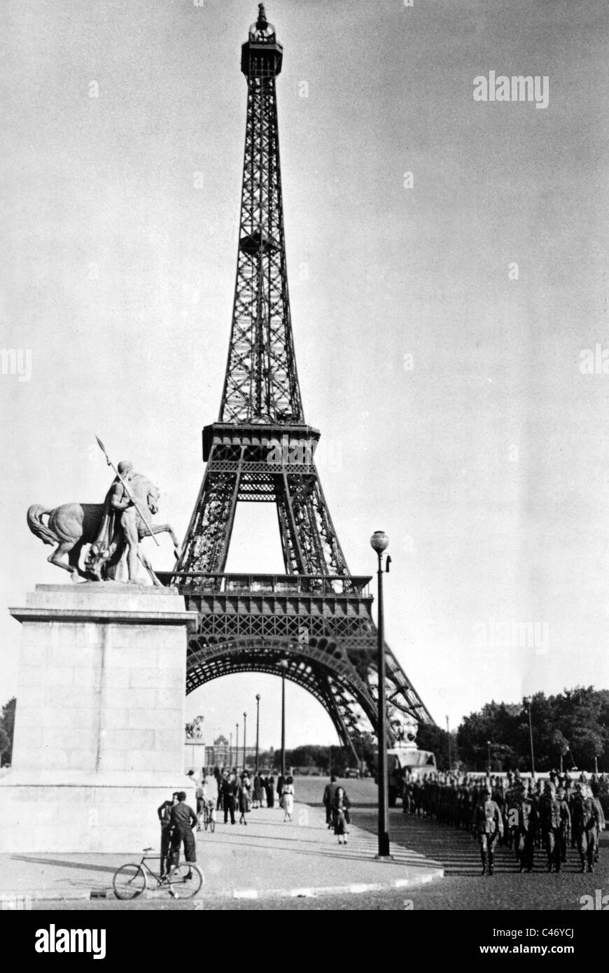 Second World War: Western Front. German soldiers in Paris, 1940 - 1944 ...