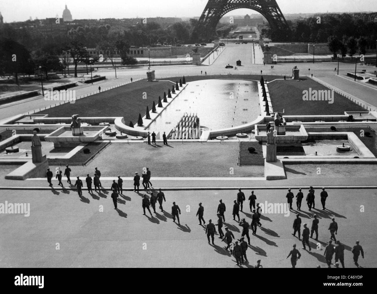 Second World War: Western Front. German soldiers in Paris, 1940 - 1944 ...