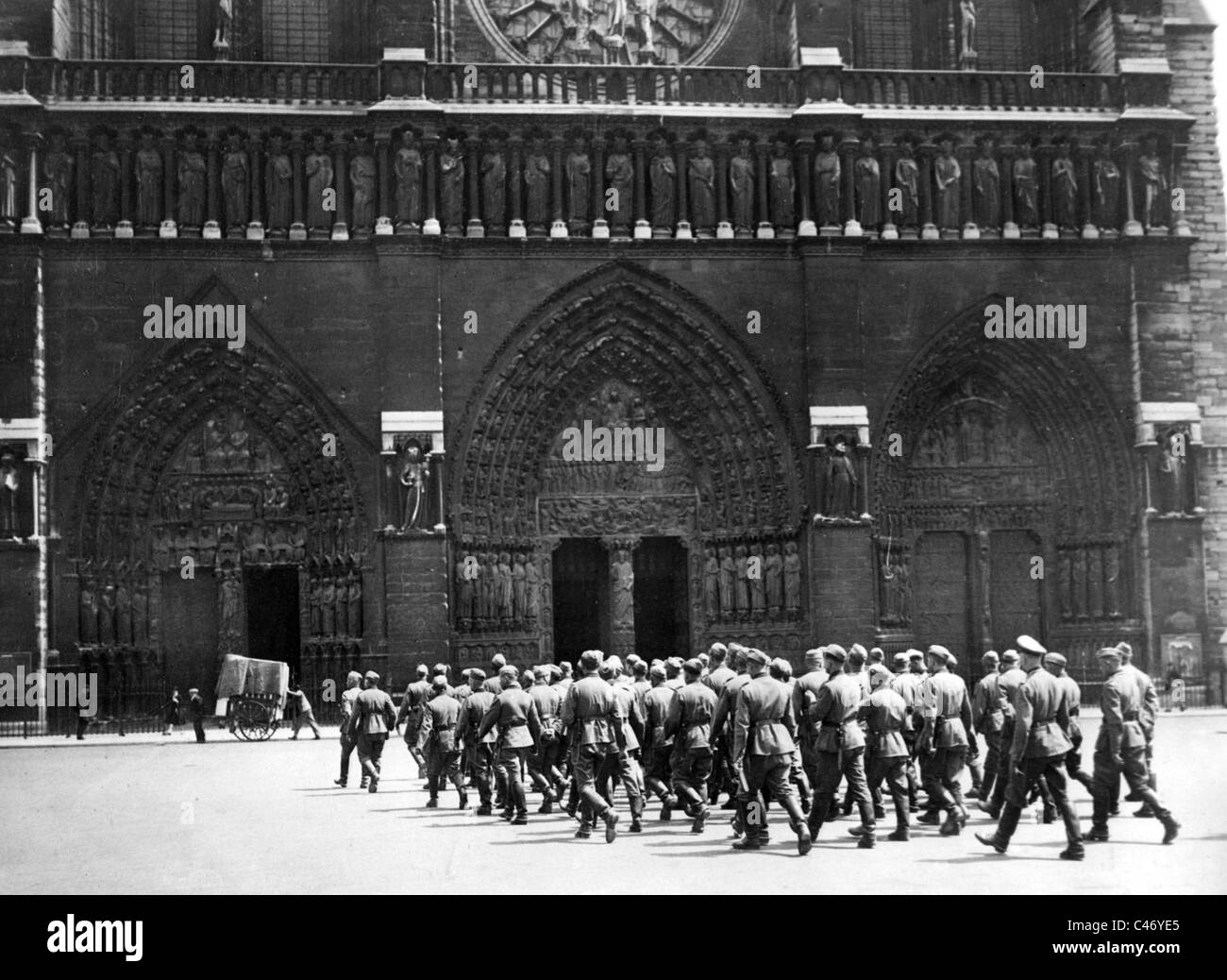 Second World War: Western Front. German soldiers in Paris, 1940 - 1944 ...