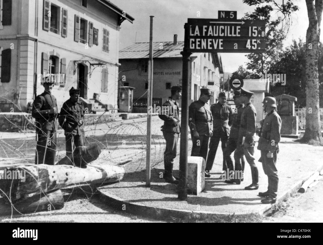 Checkpoint wwii hi-res stock photography and images - Alamy