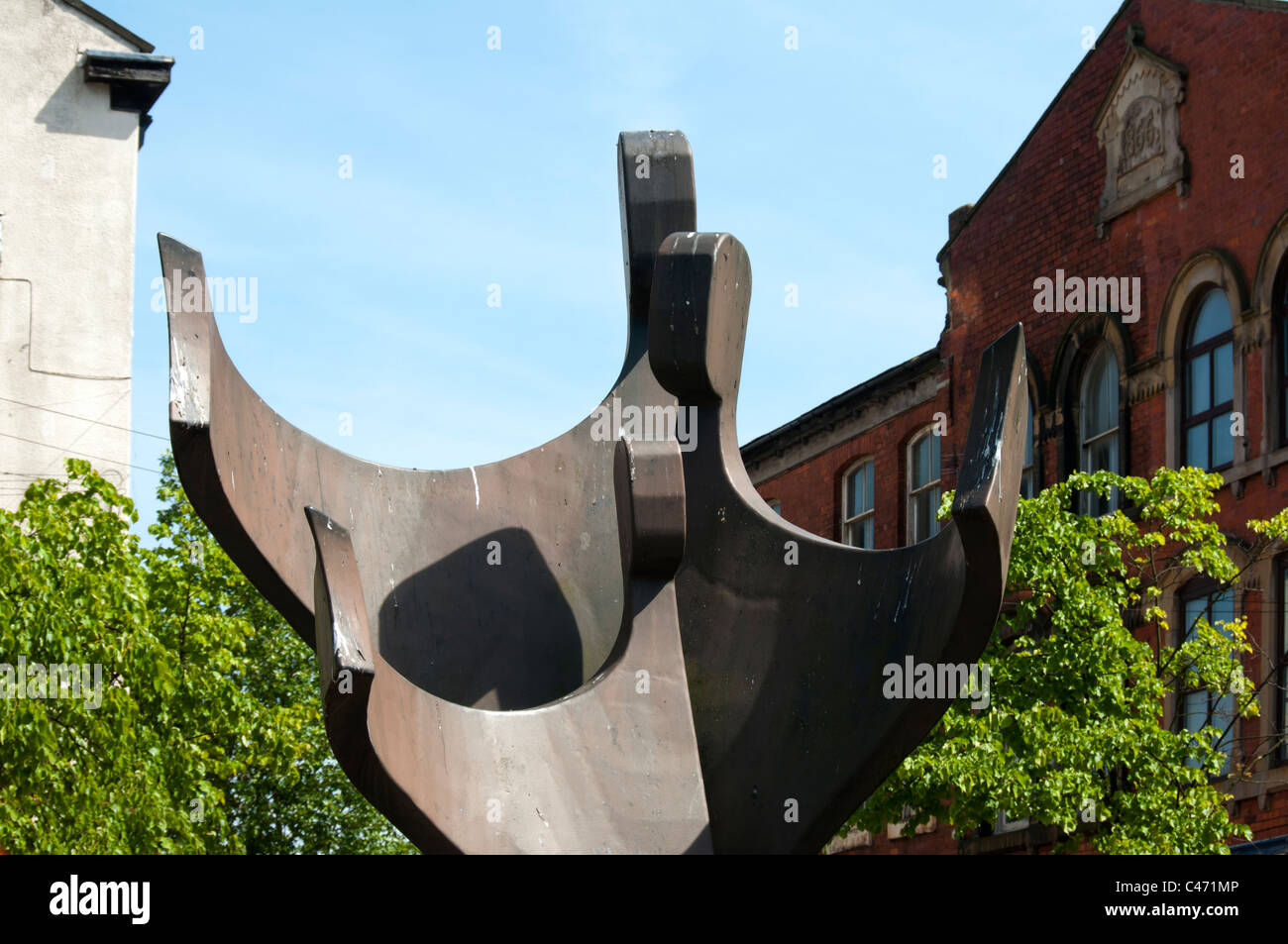 "The Family" sculpture, by Paul Margetts, Market Square, Ashton under ...