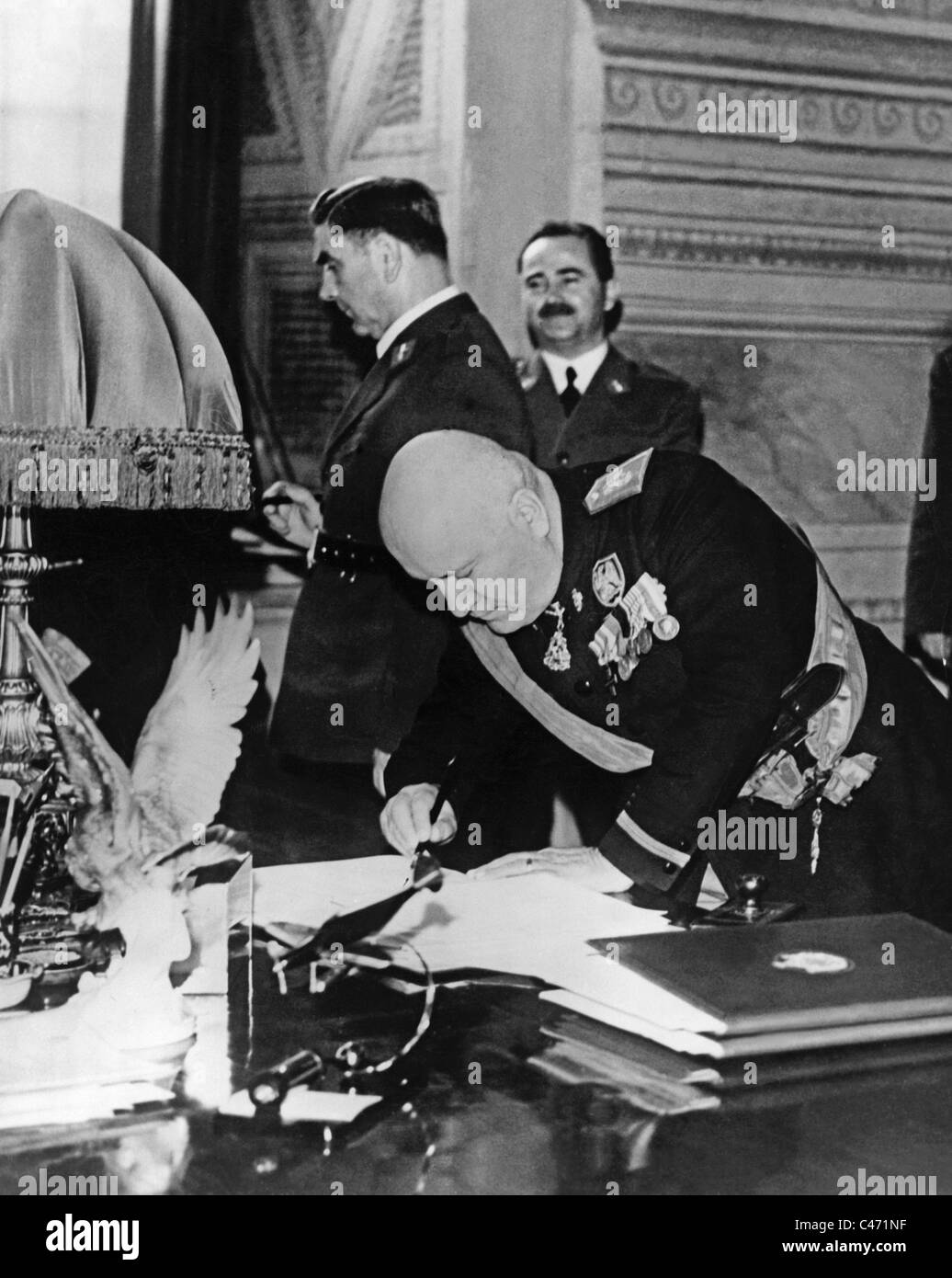 Benito mussolini 1939 Black and White Stock Photos & Images - Alamy