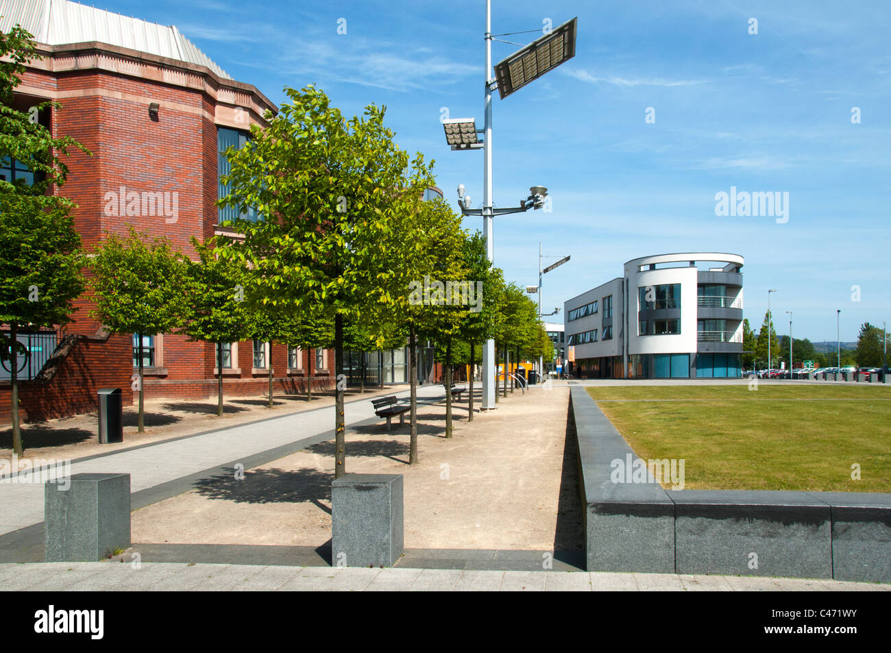 Outside the Magistrates Court, Henry Square, St. Petersfield, Ashton ...