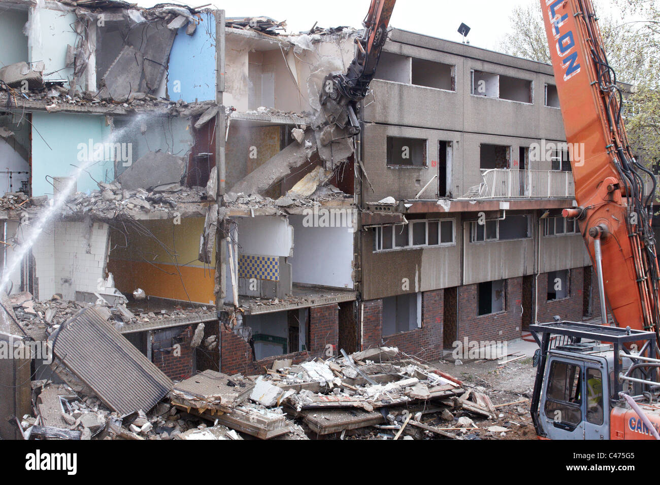 Work has started demolishing the 1970s Heygate Estate in Elephant ...