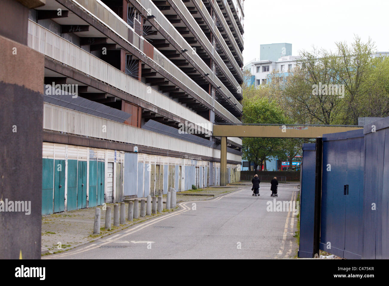 General view of 1970's Heygate Estate in Elephant & Castle, London ...
