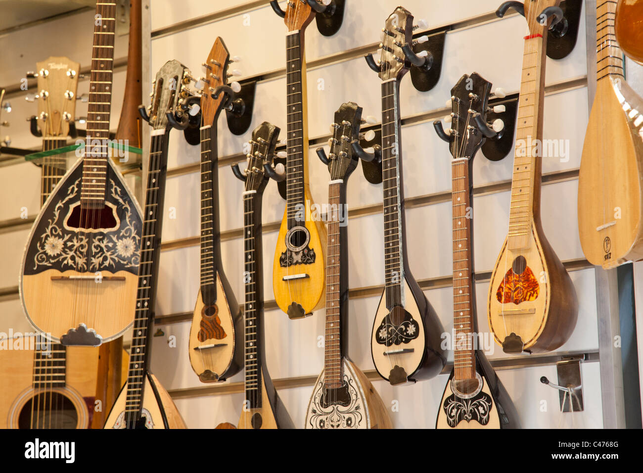 Shopping along Pandrossou Street, Central Bazaar, Monastiraki, Athens ...