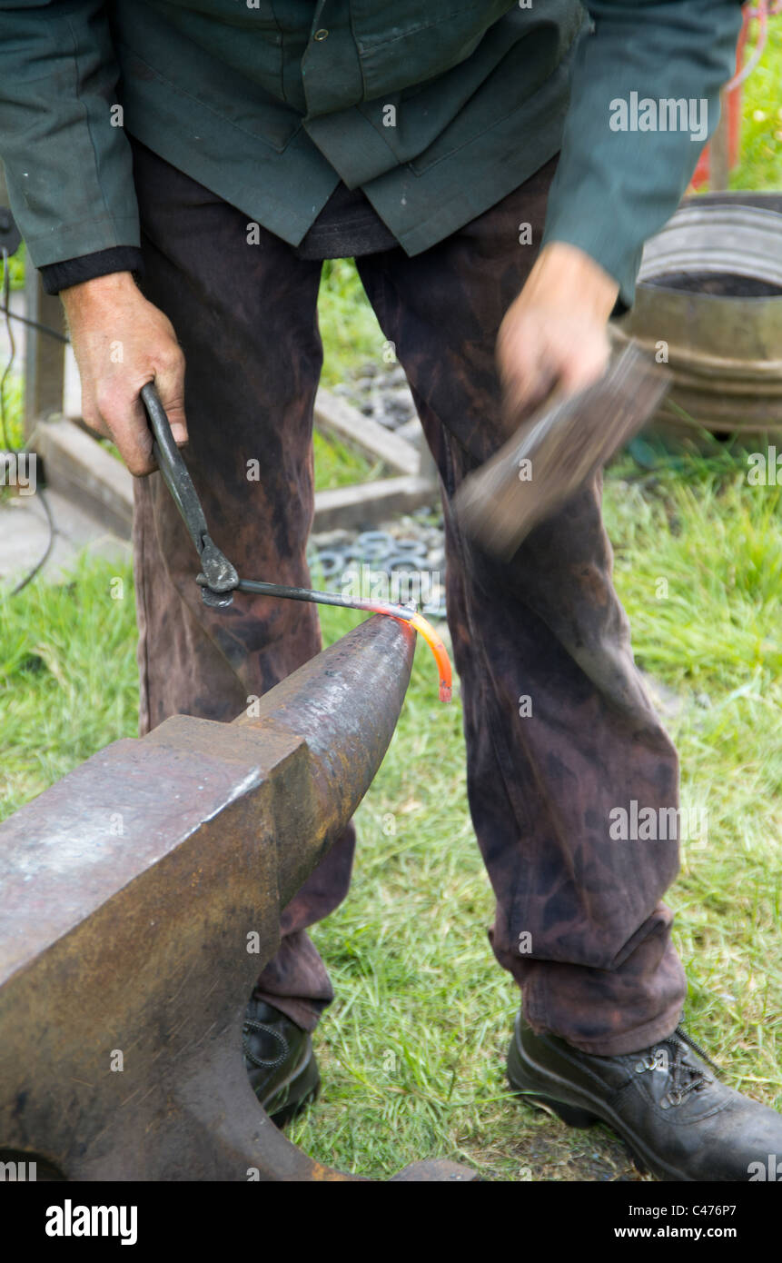 Blacksmith bends hi-res stock photography and images - Alamy