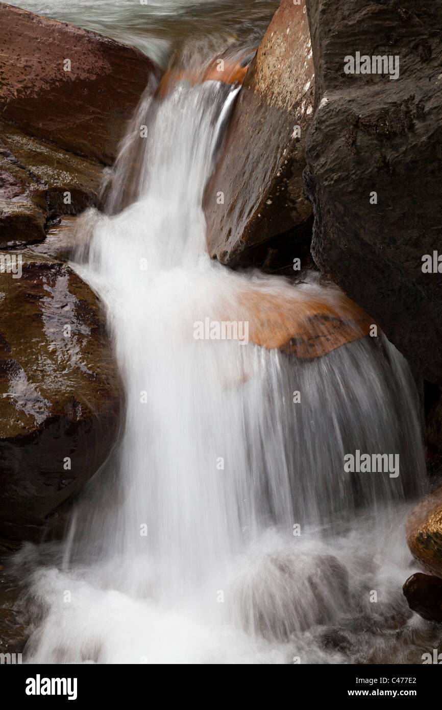 Stream water flowing over rocks hi-res stock photography and images - Alamy