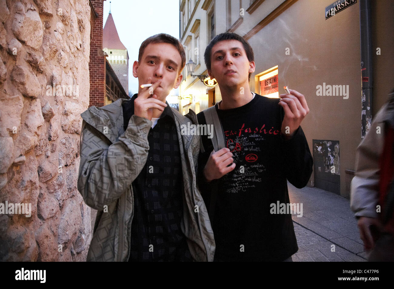 Teenage teenagers teenager hi-res stock photography and images - Alamy
