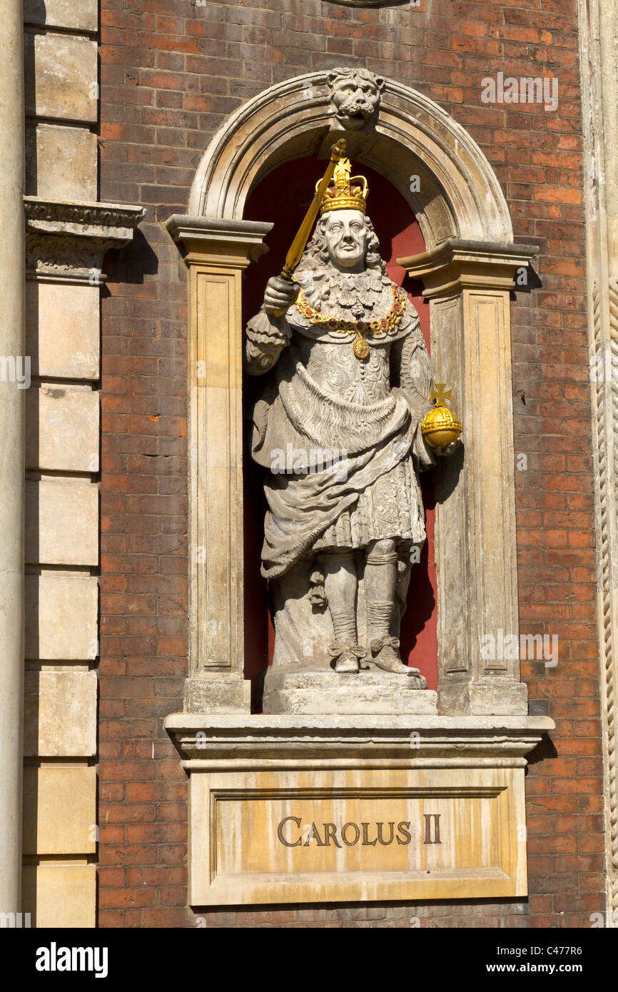 Statue guildhall hi-res stock photography and images - Alamy
