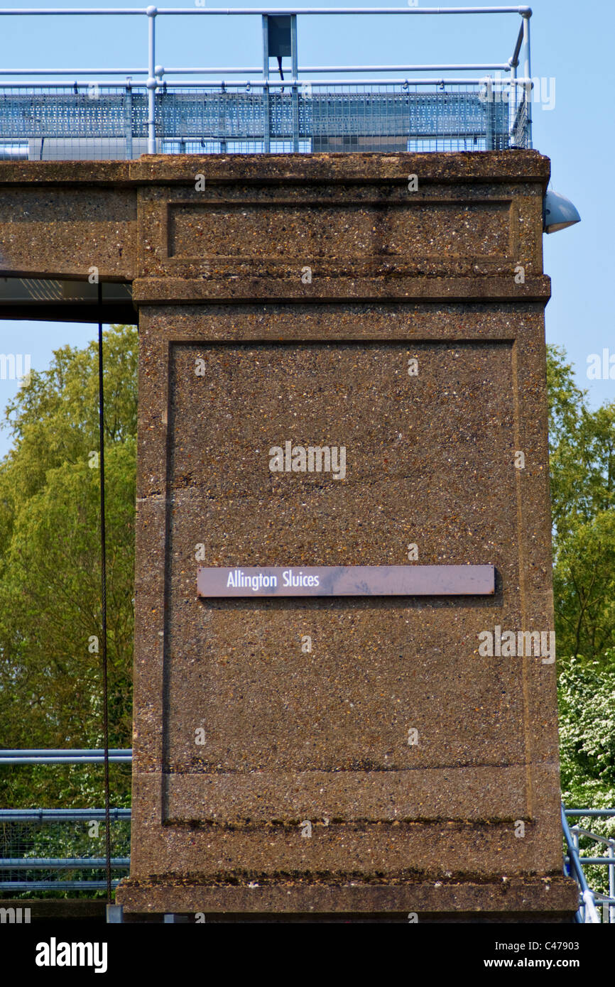 Allington Locks and sluice, River Medway, Kent, SE England Stock Photo ...